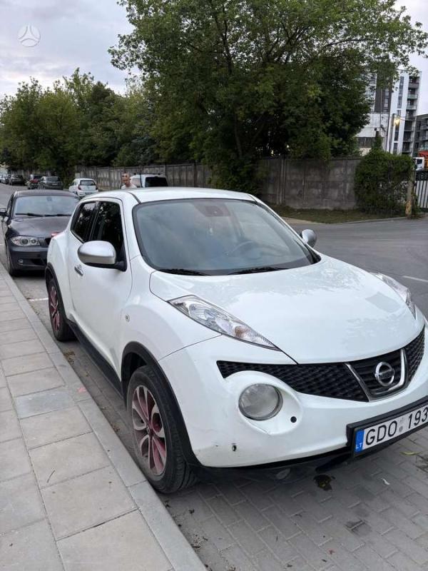 Balts Nissan Juke 2012 Viļņa, ar dzinēja tilpumu 1.60 L un nobraukumu 120 tūkst. km par 3200 €, foto 3 vietnē AUTOMOTO.COM.LV