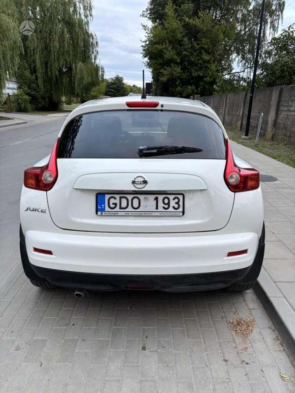 Balts Nissan Juke 2012 Viļņa, ar dzinēja tilpumu 1.60 L un nobraukumu 120 tūkst. km par 3200 €, foto 6 vietnē AUTOMOTO.COM.LV