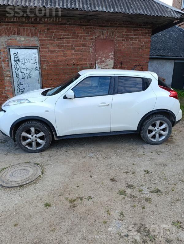 White Nissan Juke 2013 in Saldus, with an engine capacity of 1.50 L and mileage of 217 thousand km for 4800 €, photo 2 on AUTOMOTO.COM.LV
