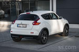 White Nissan Juke 2013 in Riga, with an engine capacity of 1.60 L and mileage of 217 thousand km for 6750 €, photo 5 on AUTOMOTO.COM.LV