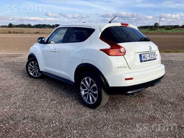 White Nissan Juke 2013 in Talsi, with an engine capacity of 1.50 L and mileage of 202 thousand km for 4999 €, photo 5 on AUTOMOTO.COM.LV