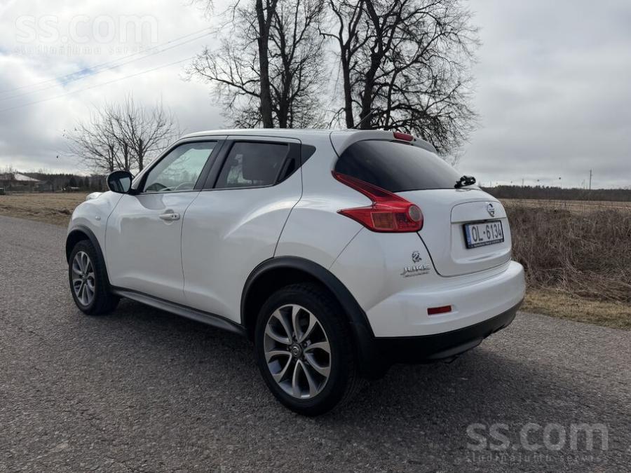 White Nissan Juke 2013 in Ogre, with an engine capacity of 1.60 L and mileage of 96 thousand km for 6800 €, photo 1 on AUTOMOTO.COM.LV