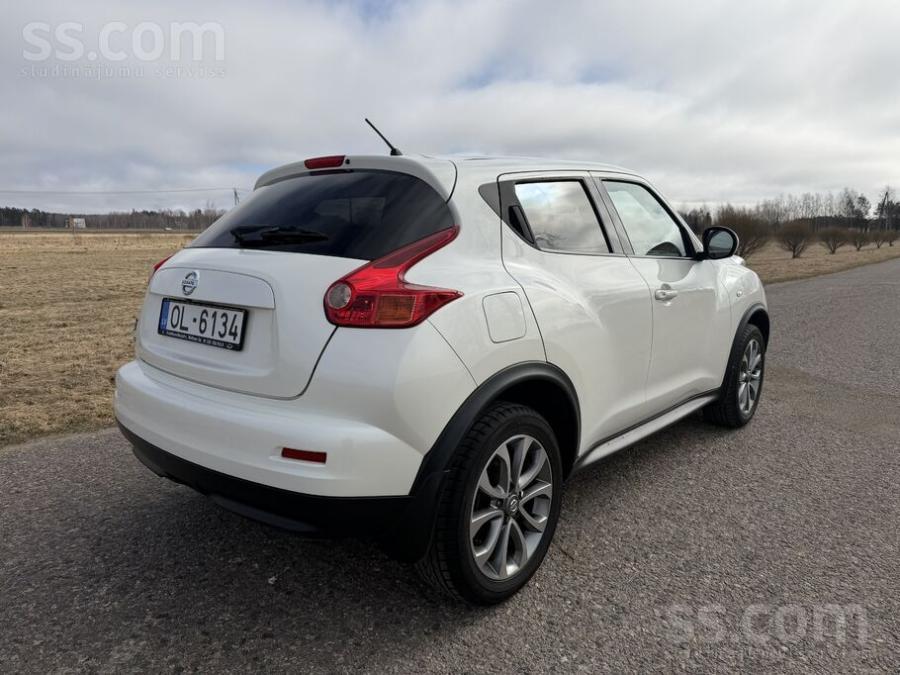 White Nissan Juke 2013 in Ogre, with an engine capacity of 1.60 L and mileage of 96 thousand km for 6800 €, photo 3 on AUTOMOTO.COM.LV