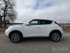 White Nissan Juke 2013 in Ogre, with an engine capacity of 1.60 L and mileage of 96 thousand km for 6800 €, photo 4 on AUTOMOTO.COM.LV