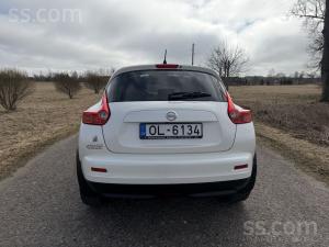 White Nissan Juke 2013 in Ogre, with an engine capacity of 1.60 L and mileage of 96 thousand km for 6800 €, photo 6 on AUTOMOTO.COM.LV