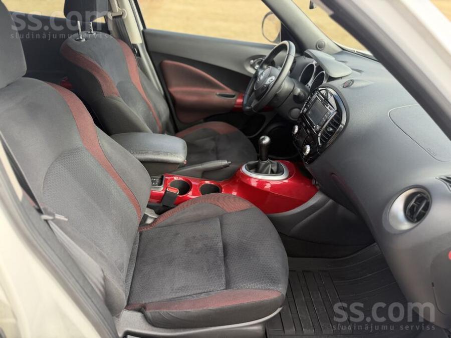 White Nissan Juke 2013 in Ogre, with an engine capacity of 1.60 L and mileage of 96 thousand km for 6800 €, photo 10 on AUTOMOTO.COM.LV
