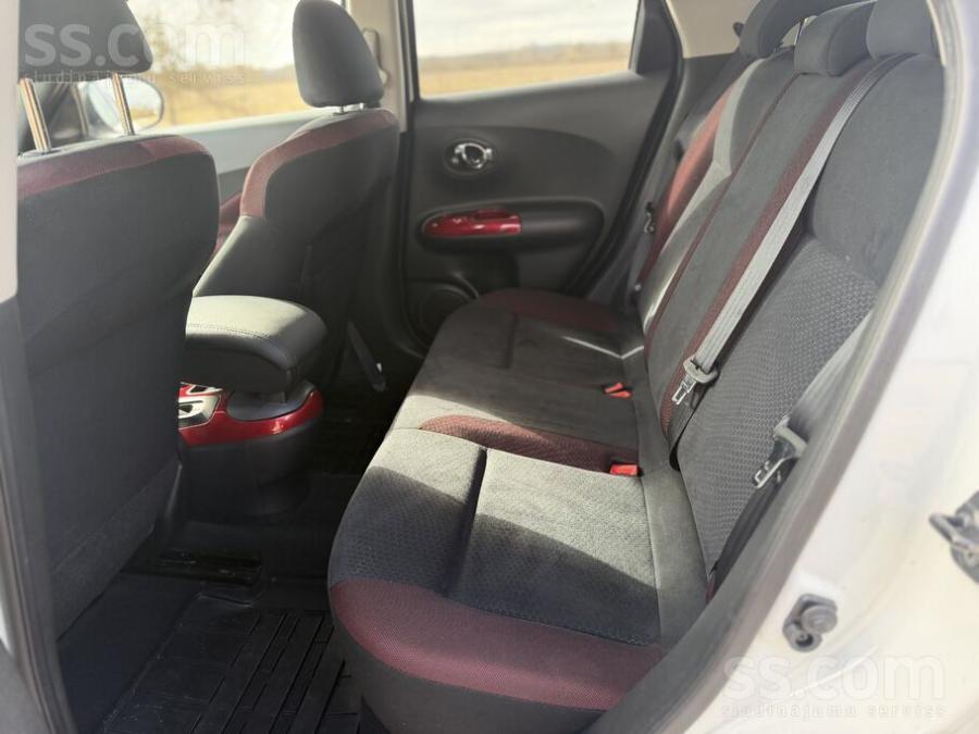 White Nissan Juke 2013 in Ogre, with an engine capacity of 1.60 L and mileage of 96 thousand km for 6800 €, photo 11 on AUTOMOTO.COM.LV