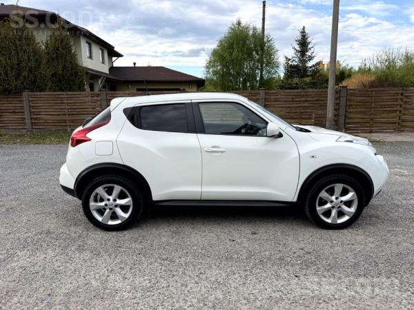 White Nissan Juke 2013 in Saldus, with an engine capacity of 1.50 L and mileage of 217 thousand km for 4250 €, photo 4 on AUTOMOTO.COM.LV