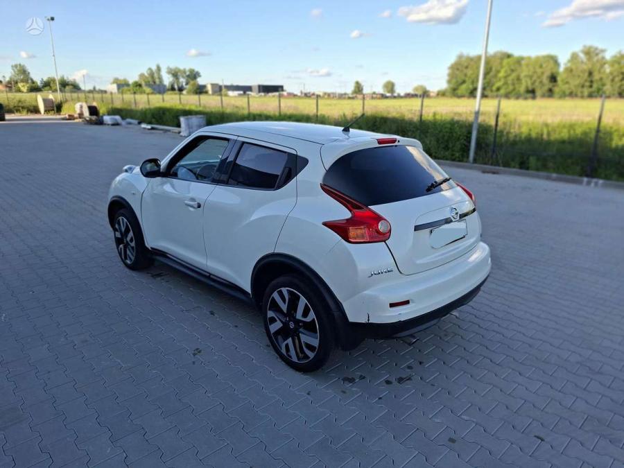 White Nissan Juke 2013 in Kaunas, with an engine capacity of 0.00 L and mileage of 290 thousand km for 4800 €, photo 6 on AUTOMOTO.COM.LV