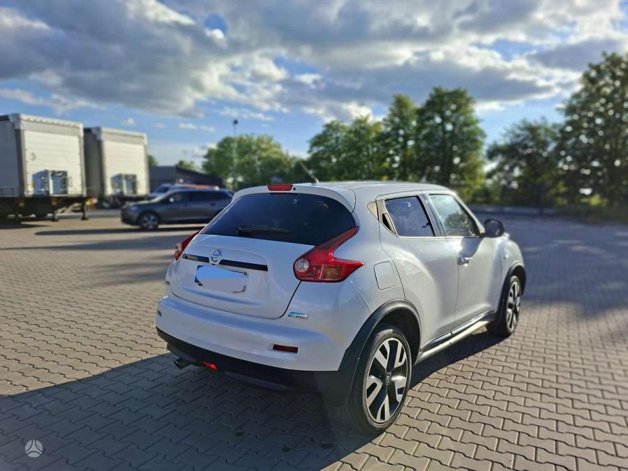 White Nissan Juke 2013 in Kaunas, with an engine capacity of 0.00 L and mileage of 290 thousand km for 4800 €, photo 9 on AUTOMOTO.COM.LV