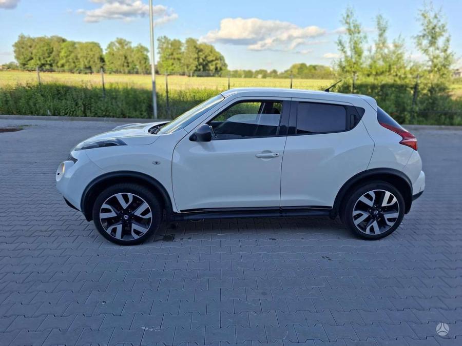 White Nissan Juke 2013 in Kaunas, with an engine capacity of 0.00 L and mileage of 290 thousand km for 4800 €, photo 13 on AUTOMOTO.COM.LV