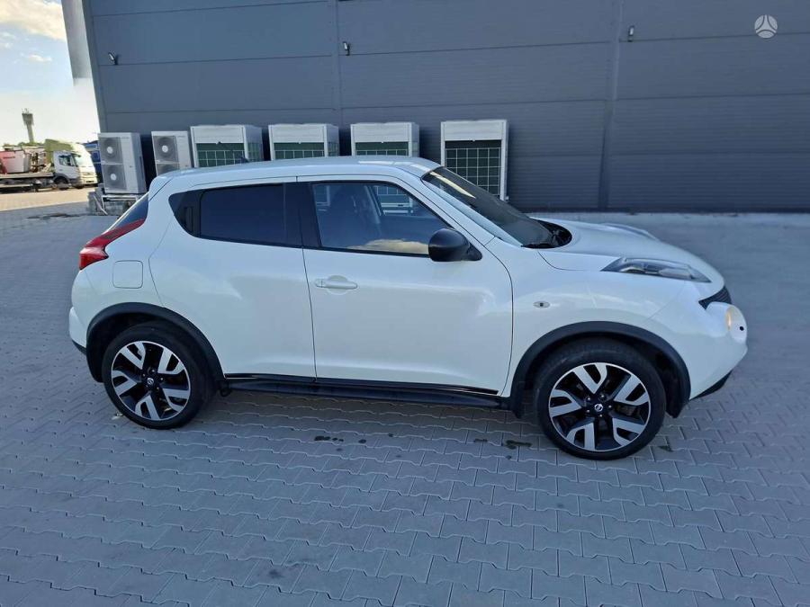 White Nissan Juke 2013 in Kaunas, with an engine capacity of 0.00 L and mileage of 290 thousand km for 4800 €, photo 15 on AUTOMOTO.COM.LV