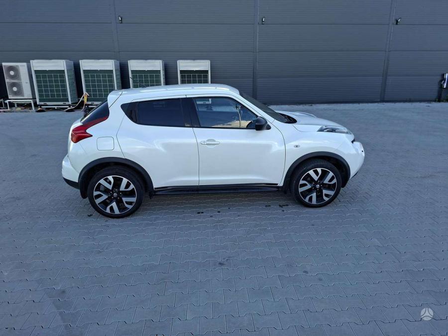 White Nissan Juke 2013 in Kaunas, with an engine capacity of 0.00 L and mileage of 290 thousand km for 4800 €, photo 16 on AUTOMOTO.COM.LV