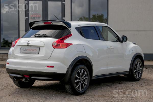 White Nissan Juke 2013 in Tukums, with an engine capacity of 1.60 L and mileage of 165 thousand km for 5952 €, photo 4 on AUTOMOTO.COM.LV