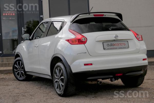 White Nissan Juke 2013 in Tukums, with an engine capacity of 1.60 L and mileage of 165 thousand km for 5952 €, photo 5 on AUTOMOTO.COM.LV