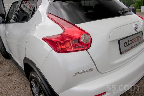 White Nissan Juke 2013 in Tukums, with an engine capacity of 1.60 L and mileage of 165 thousand km for 5952 €, photo 8 on AUTOMOTO.COM.LV