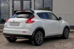 White Nissan Juke 2013 in Tukums, with an engine capacity of 1.60 L and mileage of 165 thousand km for 5952 €, photo 5 on AUTOMOTO.COM.LV