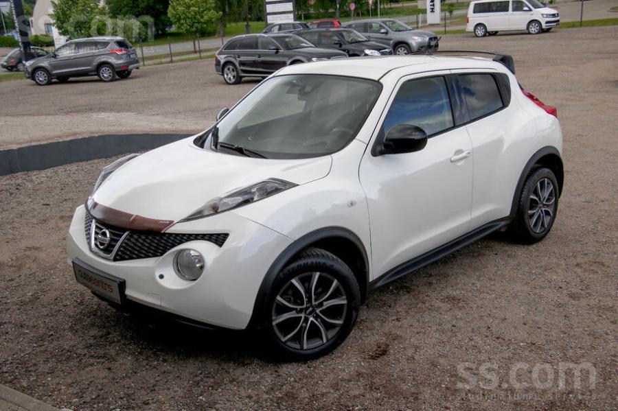 White Nissan Juke 2013 in Tukums, with an engine capacity of 1.60 L and mileage of 165 thousand km for 5952 €, photo 10 on AUTOMOTO.COM.LV