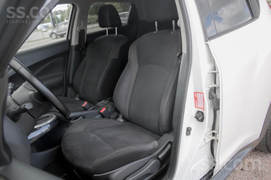 White Nissan Juke 2013 in Tukums, with an engine capacity of 1.60 L and mileage of 165 thousand km for 5952 €, photo 11 on AUTOMOTO.COM.LV