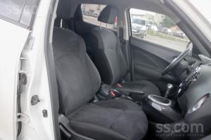 White Nissan Juke 2013 in Tukums, with an engine capacity of 1.60 L and mileage of 165 thousand km for 5952 €, photo 12 on AUTOMOTO.COM.LV