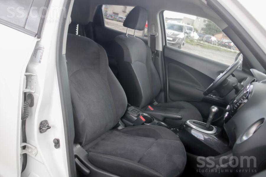 White Nissan Juke 2013 in Tukums, with an engine capacity of 1.60 L and mileage of 165 thousand km for 5952 €, photo 12 on AUTOMOTO.COM.LV