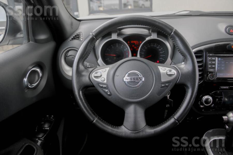 White Nissan Juke 2013 in Tukums, with an engine capacity of 1.60 L and mileage of 165 thousand km for 5952 €, photo 16 on AUTOMOTO.COM.LV