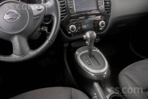 White Nissan Juke 2013 in Tukums, with an engine capacity of 1.60 L and mileage of 165 thousand km for 5952 €, photo 19 on AUTOMOTO.COM.LV