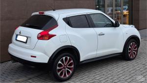 White Nissan Juke 2013 in Klaipeda, with an engine capacity of 1.60 L and mileage of 199 thousand km for 3500 €, photo 9 on AUTOMOTO.COM.LV