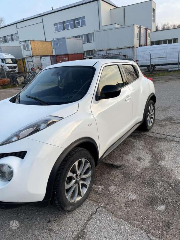 White Nissan Juke 2013 in Alytus, with an engine capacity of 1.46 L and mileage of 155 thousand km for 4500 €, photo 3 on AUTOMOTO.COM.LV