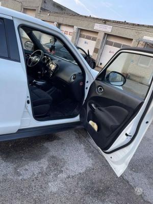 White Nissan Juke 2013 in Alytus, with an engine capacity of 1.46 L and mileage of 155 thousand km for 4500 €, photo 10 on AUTOMOTO.COM.LV
