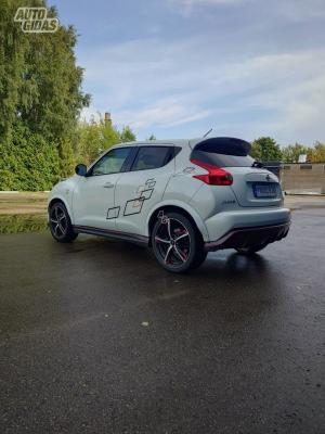 White Nissan Juke 2013 in Siauliai, with an engine capacity of 1.60 L and mileage of 224 thousand km for 8300 €, photo 4 on AUTOMOTO.COM.LV