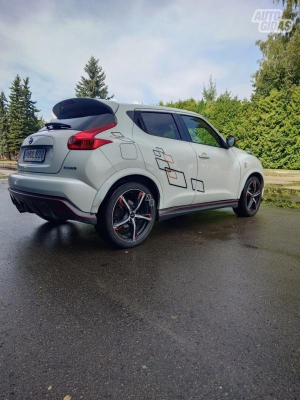 White Nissan Juke 2013 in Siauliai, with an engine capacity of 1.60 L and mileage of 224 thousand km for 8300 €, photo 4 on AUTOMOTO.COM.LV
