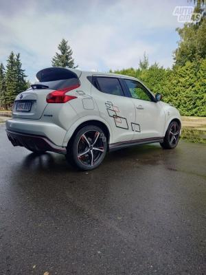 White Nissan Juke 2013 in Siauliai, with an engine capacity of 1.60 L and mileage of 224 thousand km for 8300 €, photo 5 on AUTOMOTO.COM.LV