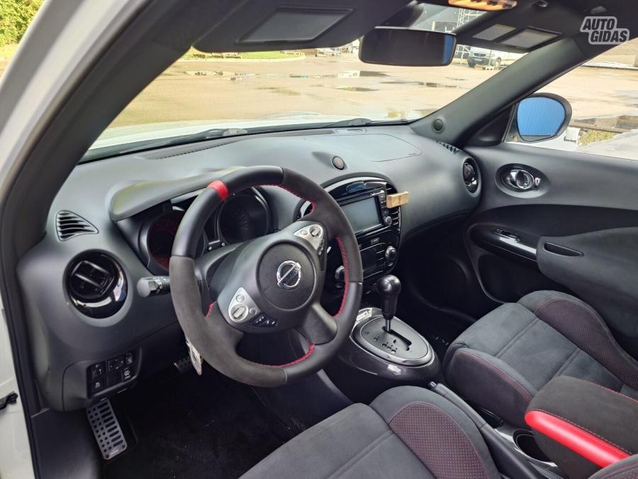 White Nissan Juke 2013 in Siauliai, with an engine capacity of 1.60 L and mileage of 224 thousand km for 8300 €, photo 7 on AUTOMOTO.COM.LV