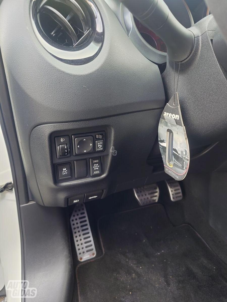 White Nissan Juke 2013 in Siauliai, with an engine capacity of 1.60 L and mileage of 224 thousand km for 8300 €, photo 9 on AUTOMOTO.COM.LV