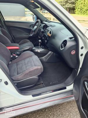 White Nissan Juke 2013 in Siauliai, with an engine capacity of 1.60 L and mileage of 224 thousand km for 8300 €, photo 16 on AUTOMOTO.COM.LV