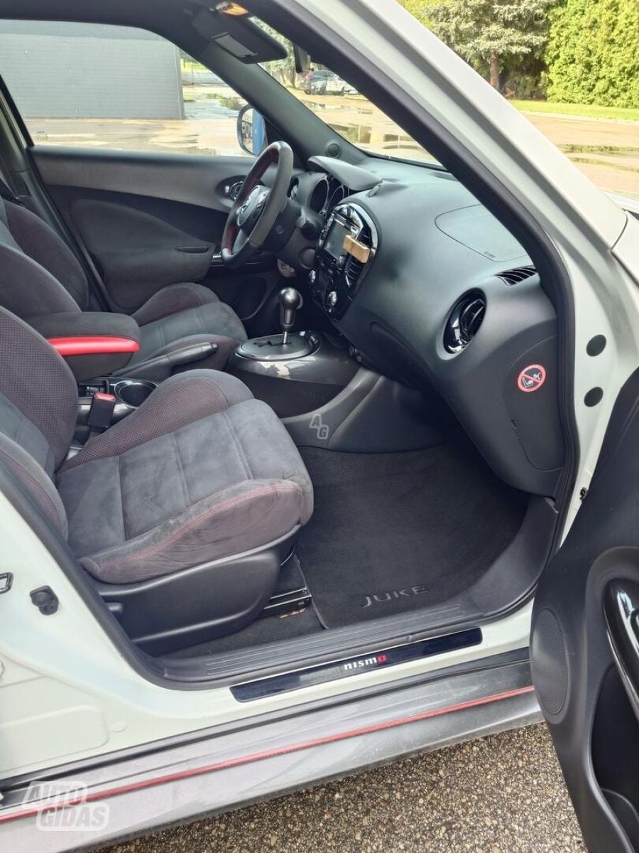 White Nissan Juke 2013 in Siauliai, with an engine capacity of 1.60 L and mileage of 224 thousand km for 8300 €, photo 16 on AUTOMOTO.COM.LV