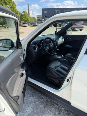 White Nissan Juke 2013 in Panevezys, with an engine capacity of 1.46 L and mileage of 370 thousand km for 4500 €, photo 4 on AUTOMOTO.COM.LV