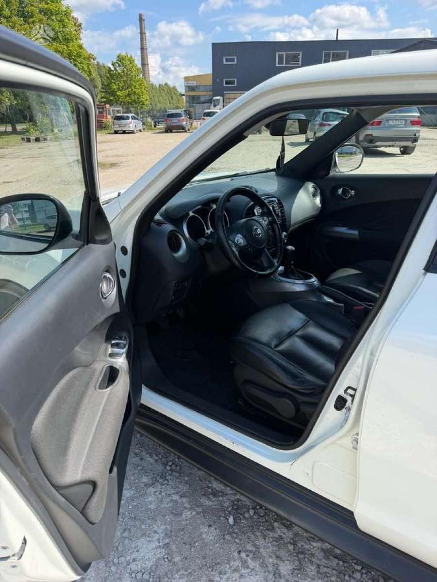 White Nissan Juke 2013 in Panevezys, with an engine capacity of 1.46 L and mileage of 370 thousand km for 4500 €, photo 4 on AUTOMOTO.COM.LV