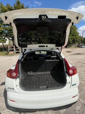 White Nissan Juke 2013 in Panevezys, with an engine capacity of 1.46 L and mileage of 370 thousand km for 4500 €, photo 5 on AUTOMOTO.COM.LV