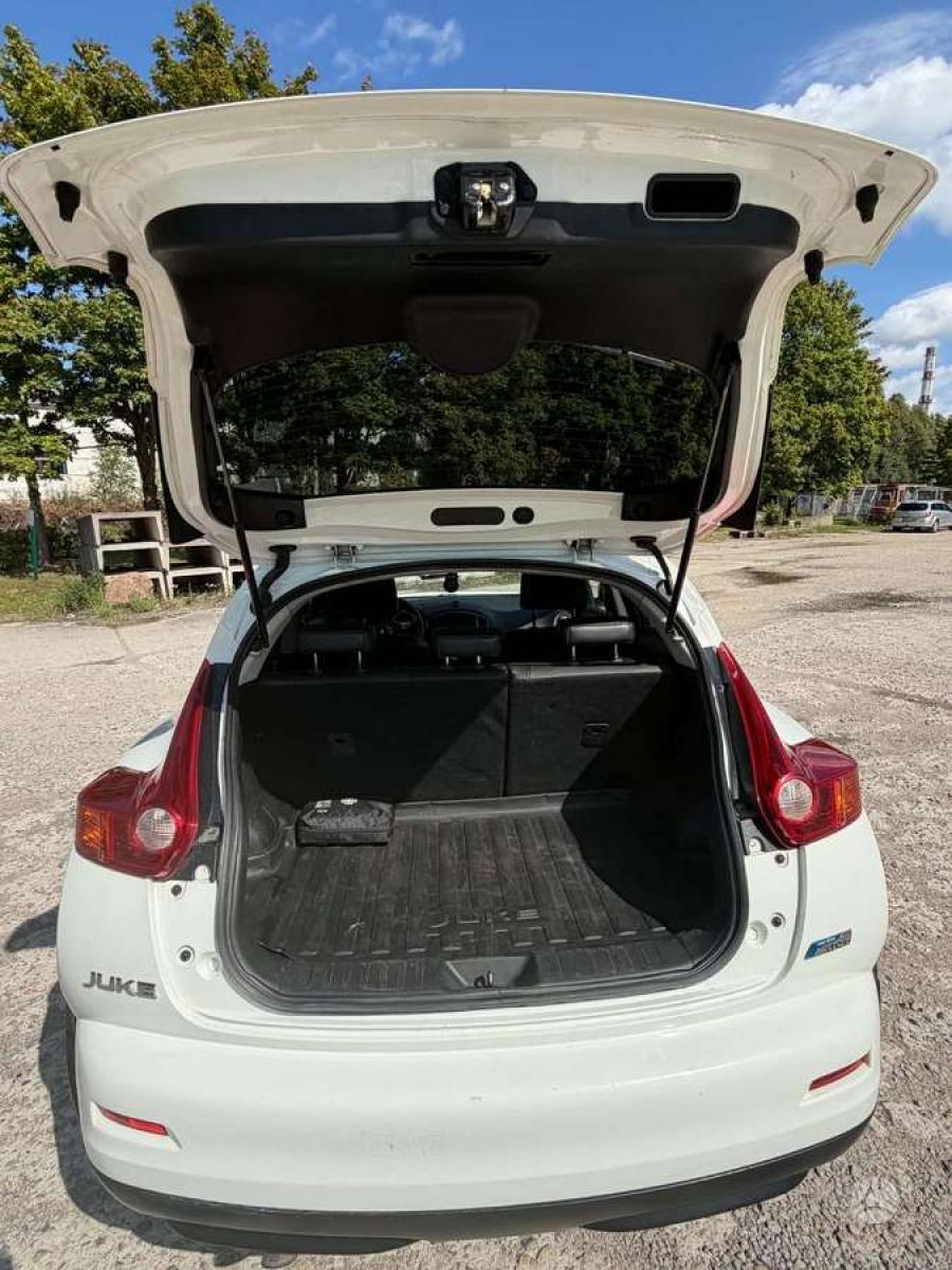 White Nissan Juke 2013 in Panevezys, with an engine capacity of 1.46 L and mileage of 370 thousand km for 4500 €, photo 5 on AUTOMOTO.COM.LV