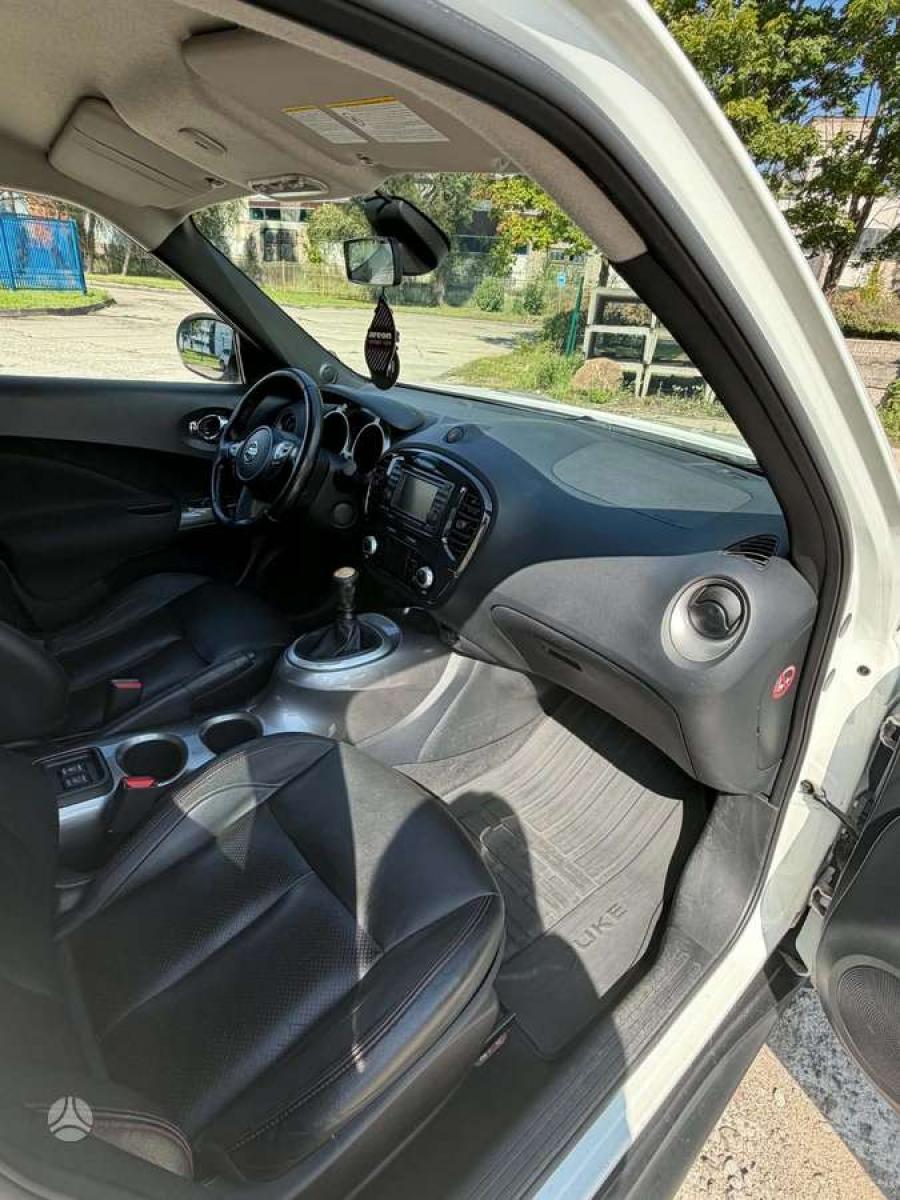 White Nissan Juke 2013 in Panevezys, with an engine capacity of 1.46 L and mileage of 370 thousand km for 4500 €, photo 8 on AUTOMOTO.COM.LV