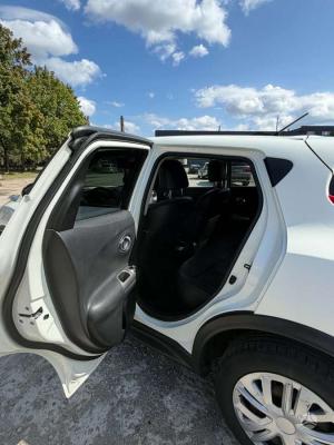 White Nissan Juke 2013 in Panevezys, with an engine capacity of 1.46 L and mileage of 370 thousand km for 4500 €, photo 10 on AUTOMOTO.COM.LV