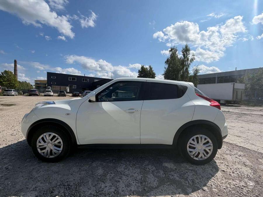 White Nissan Juke 2013 in Panevezys, with an engine capacity of 1.46 L and mileage of 370 thousand km for 4500 €, photo 12 on AUTOMOTO.COM.LV