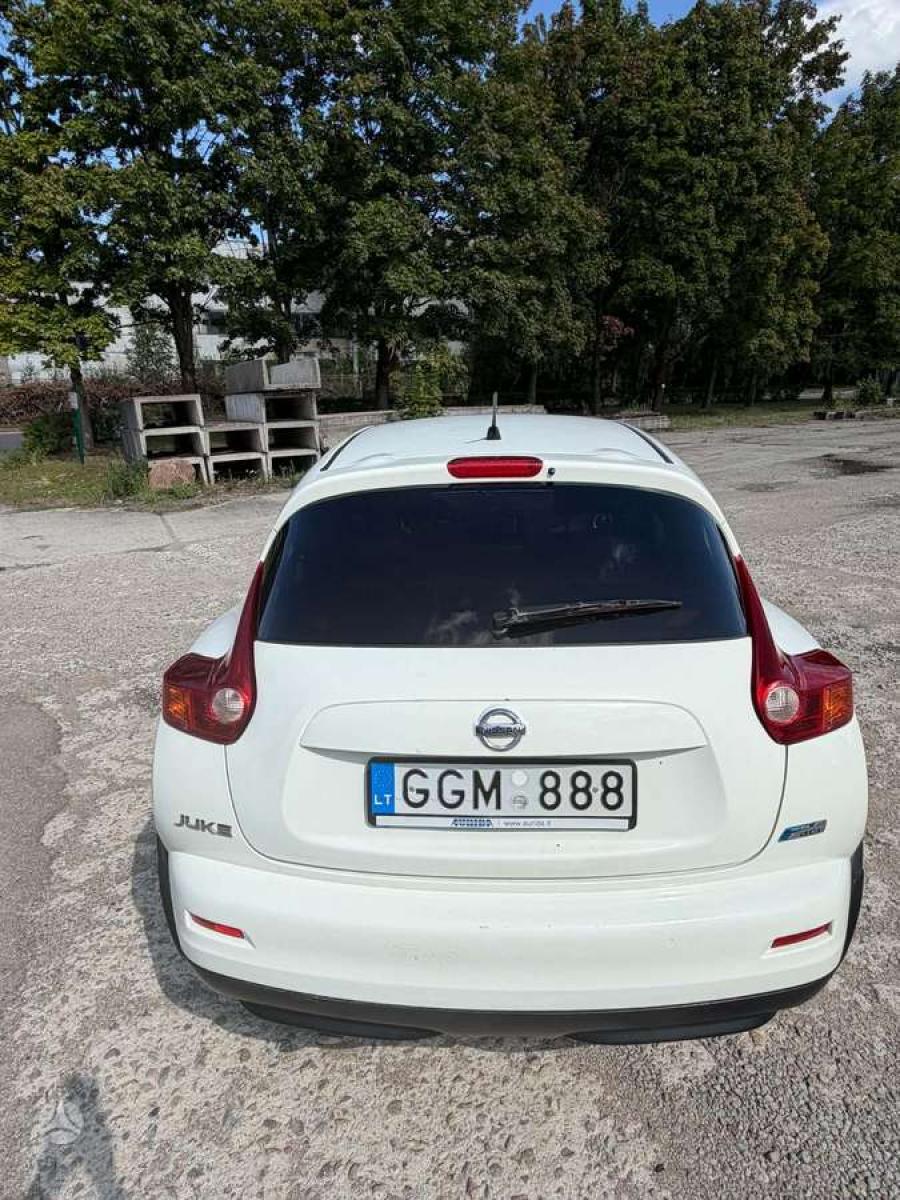 White Nissan Juke 2013 in Panevezys, with an engine capacity of 1.46 L and mileage of 370 thousand km for 4500 €, photo 14 on AUTOMOTO.COM.LV