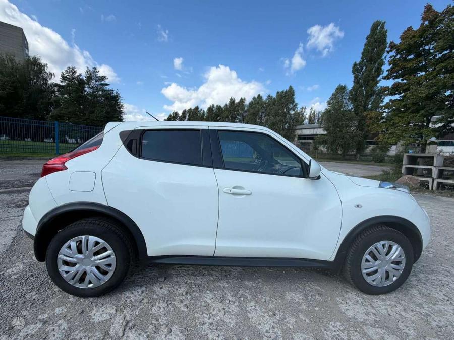 White Nissan Juke 2013 in Panevezys, with an engine capacity of 1.46 L and mileage of 370 thousand km for 4500 €, photo 17 on AUTOMOTO.COM.LV