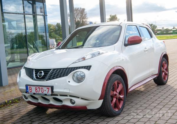 White Nissan Juke 2013 in Cesis, with an engine capacity of 1.60 L and mileage of 195 thousand km for 6500 €, photo 3 on AUTOMOTO.COM.LV