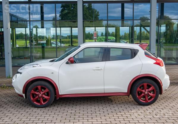 White Nissan Juke 2013 in Cesis, with an engine capacity of 1.60 L and mileage of 195 thousand km for 6500 €, photo 4 on AUTOMOTO.COM.LV
