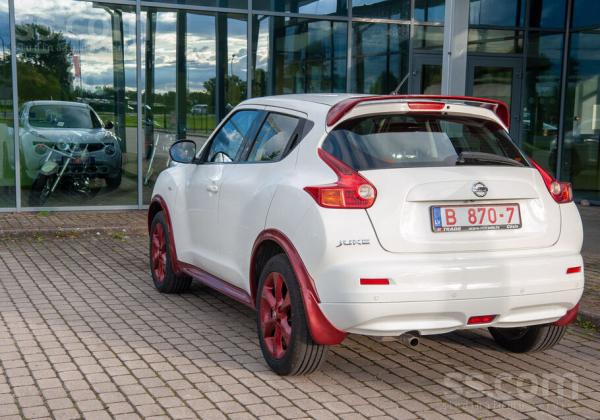 White Nissan Juke 2013 in Cesis, with an engine capacity of 1.60 L and mileage of 195 thousand km for 6500 €, photo 5 on AUTOMOTO.COM.LV