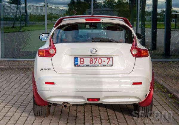 White Nissan Juke 2013 in Cesis, with an engine capacity of 1.60 L and mileage of 195 thousand km for 6500 €, photo 6 on AUTOMOTO.COM.LV